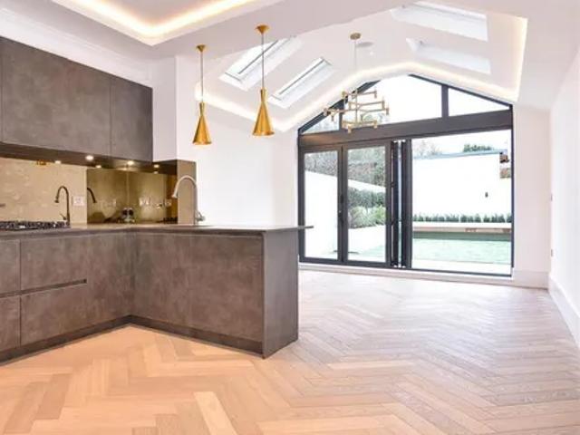 454 Upper Richmond Road, London, SW15 5LP, United Kingdom | 3 bed apartment for rent #138852108 | Rentberry