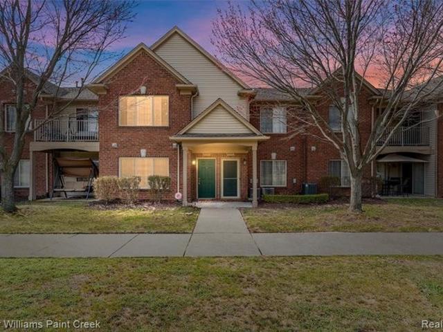 45542 Hidden View Ct, Utica, MI 48315