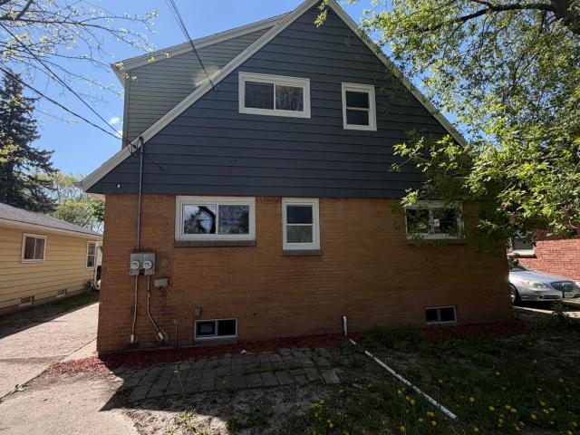 4554 N 49th St
