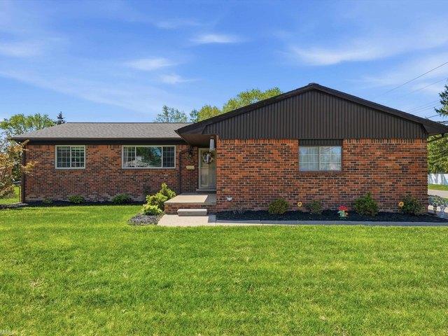 45553 Klingkammer St, Utica, MI 48317