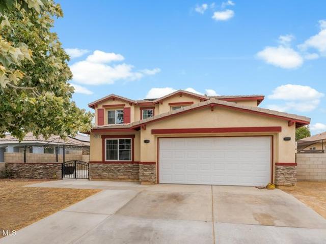 45554 Robinson Dr, Lancaster, CA 93535