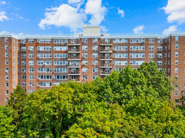 4555 Henry Hudson Parkway West, Unit 908