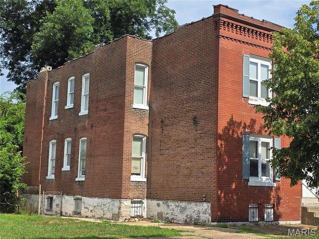 4555 S Compton Ave, Saint Louis, MO 63111