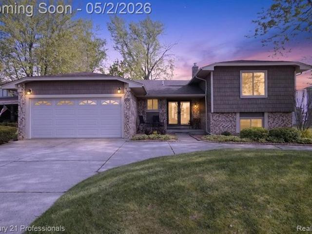 45560 Edgewood Ct, Canton, MI 48187
