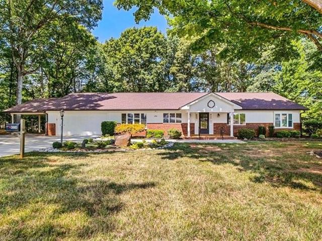 4556 Shattalon Dr, Winston Salem, NC 27106