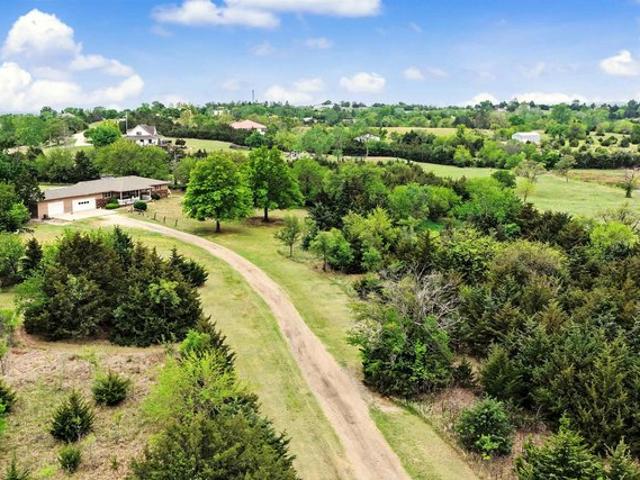 4557 W Schilling Rd, Salina, KS 67401