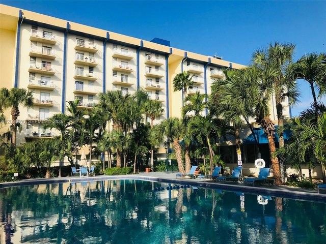4550 NW 9th St Unit 305E, Miami, FL 33126