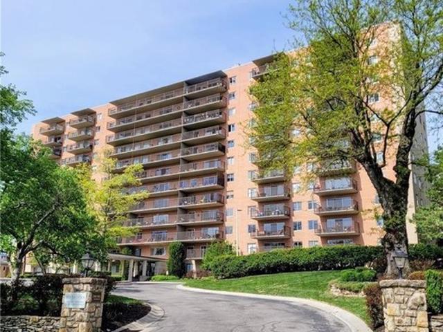 4550 Warwick Blvd Unit 210 211, Kansas City, MO 64111