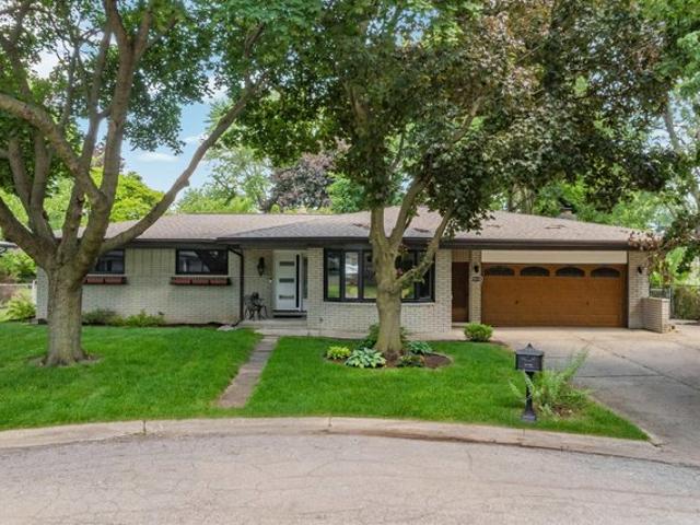 45510 Louise Ct, Utica, MI 48317