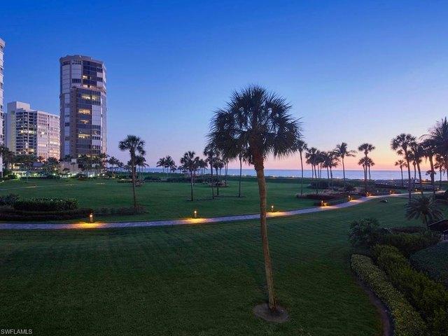 4551 Gulf Shore Blvd N Apt 204, Naples, FL 34103