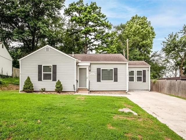 4552 N Locust St, Kansas City, MO 64116