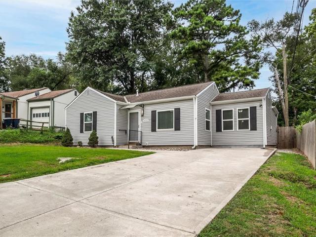 4552 N Locust Street