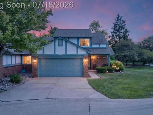45538 Hampshire St, Macomb Township, MI 48044