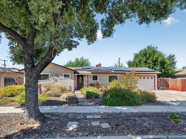 4553 E Redlands Ave, Fresno, CA 93726