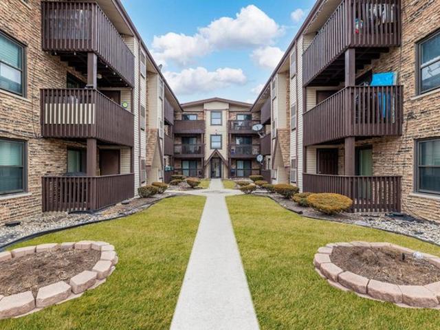 4553 W 56th St Apt 208E, Chicago, IL 60629