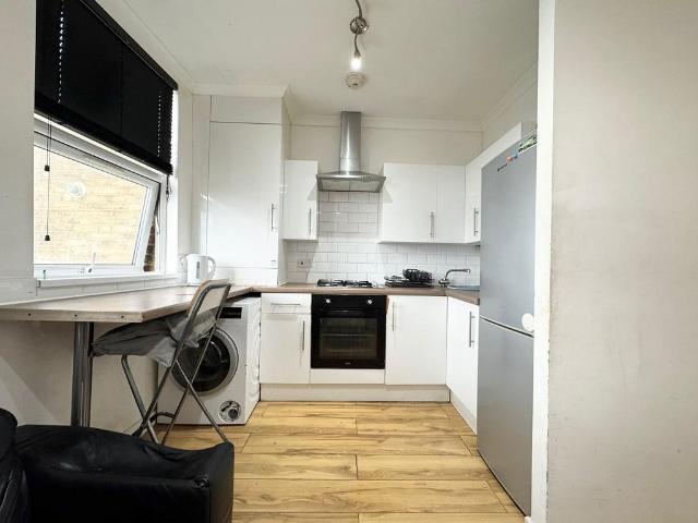 455 455a New Cross Road, London SE14 3 bed apartment to rent £2,300 pcm £531 pw