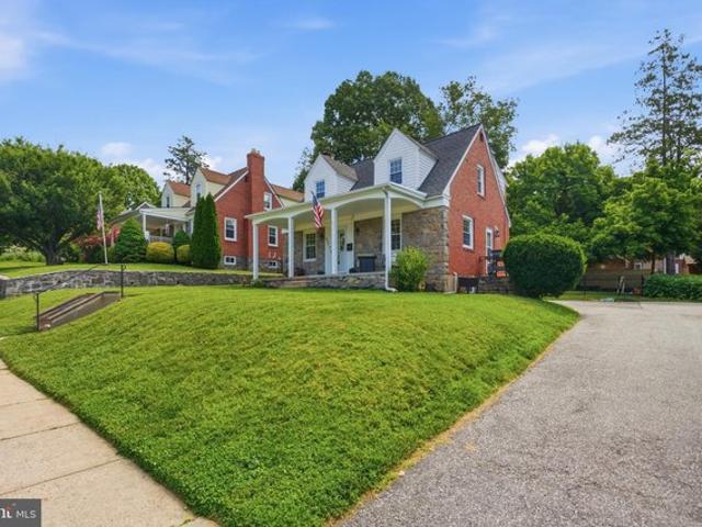 455 Glendale Cir, Springfield, PA 19064