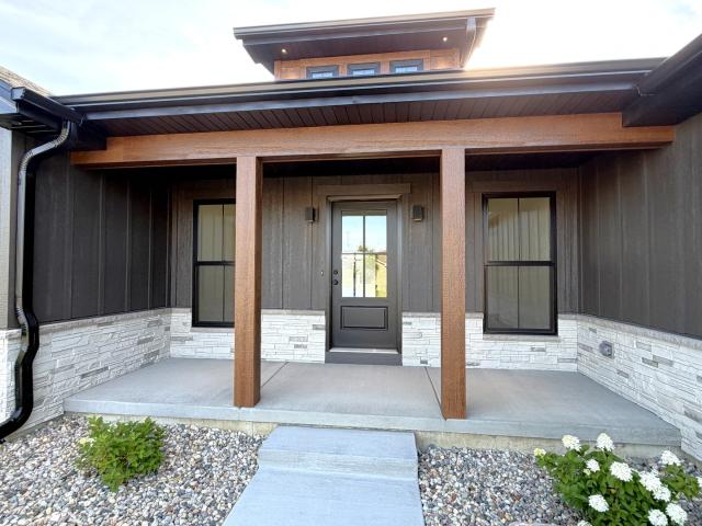 455 Edgebrook Drive