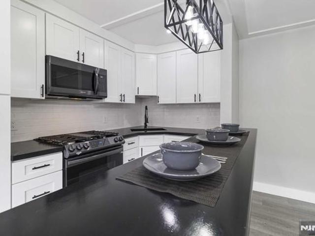 455 Fairview Ave # 5