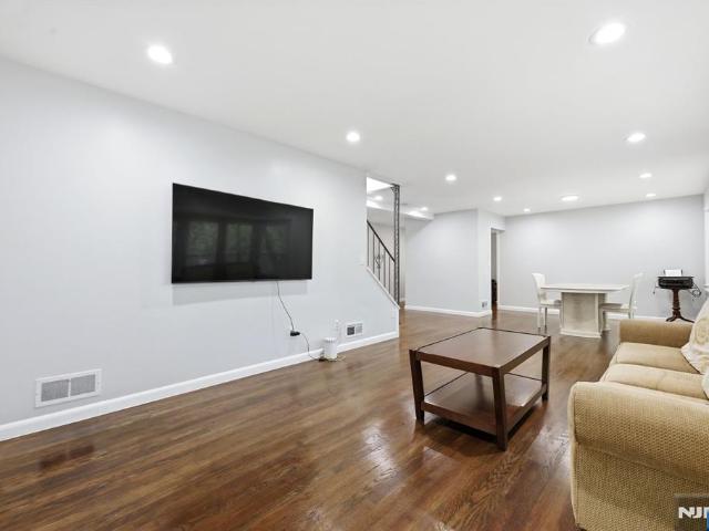 455 Hoffman Avenue