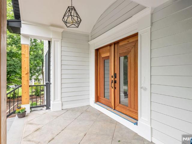 455 Sunset Avenue