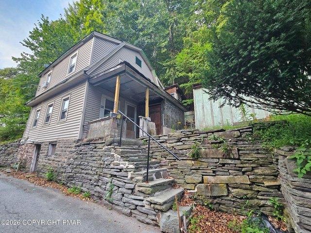 455 Riverside Dr, Honesdale, PA 18431