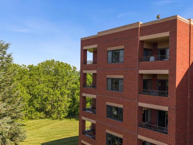455 Windmere Drive # 4B