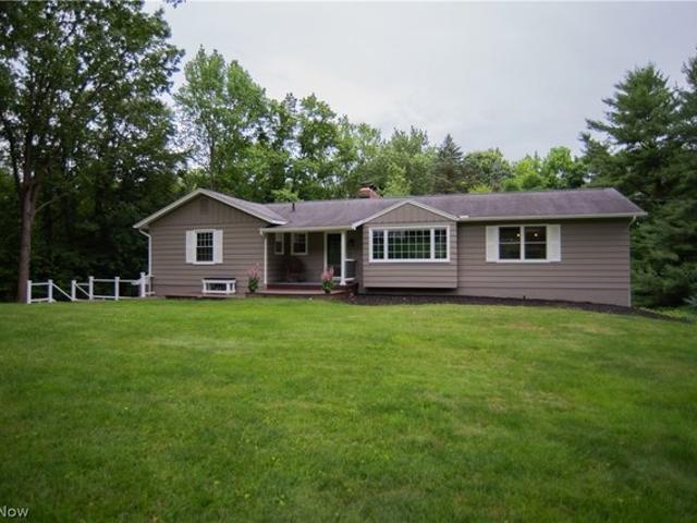 4564 Larkspur Ln, Bath, OH 44333