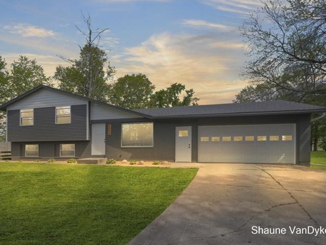 4566 Lantern Ct NW, Comstock Park, MI 49321