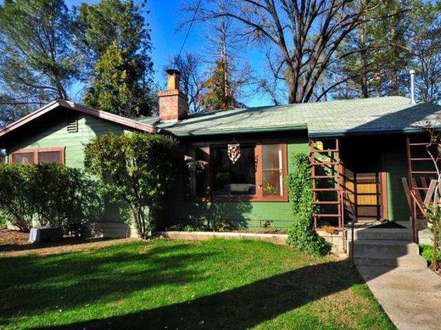 45695 Lauri Ln, Oakhurst, CA 93644