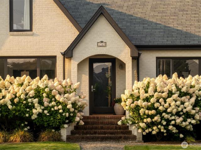4569 Point White Drive NE