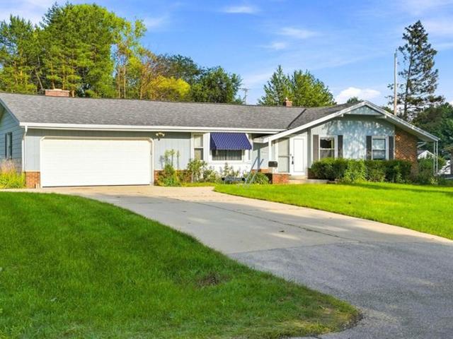 4560 Imperial Dr, Brookfield, WI 53045