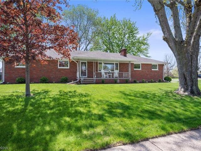 4561 Newbury Dr, Vermilion, OH 44089