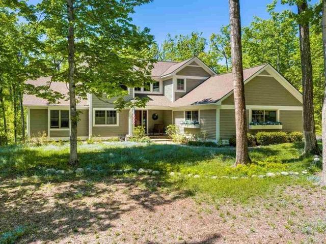 4563 Stoney Hill Ct, Harbor Springs, MI 49740