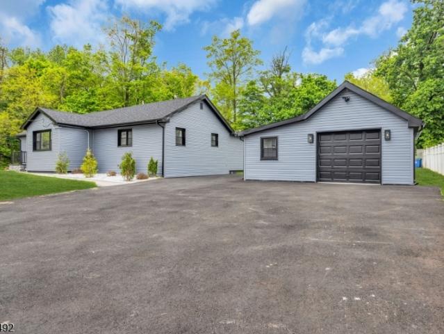456 Girard Ave