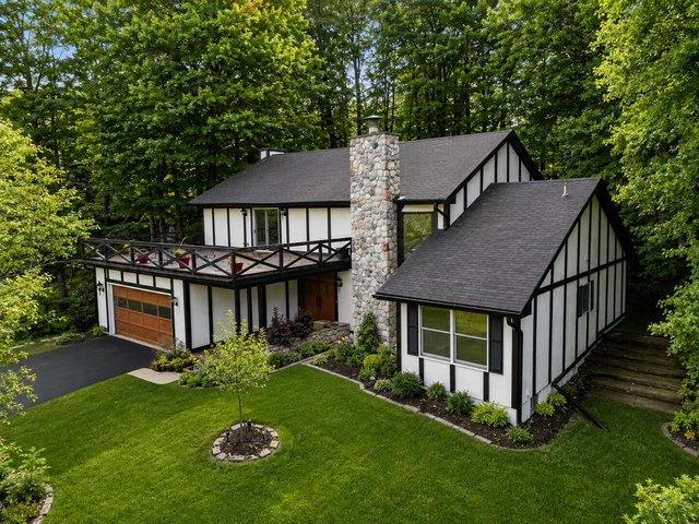 456 Roxbury Rd, Valparaiso, IN 46385