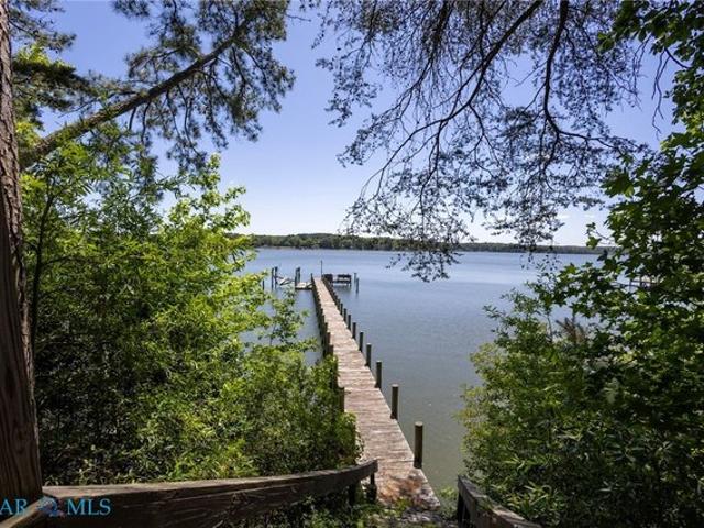 456 Ridge Rd, Hartfield, VA 23071