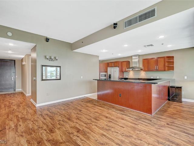 4575 Dean Martin Drive 806