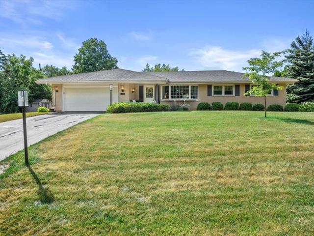 4575 Lincrest Dr, Brookfield, WI 53045