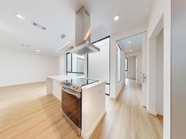 4575 Santa Monica Studio Apartment for Rent at 4575 Santa Monica Blvd, Los Angeles, CA 90029 East Hollywood