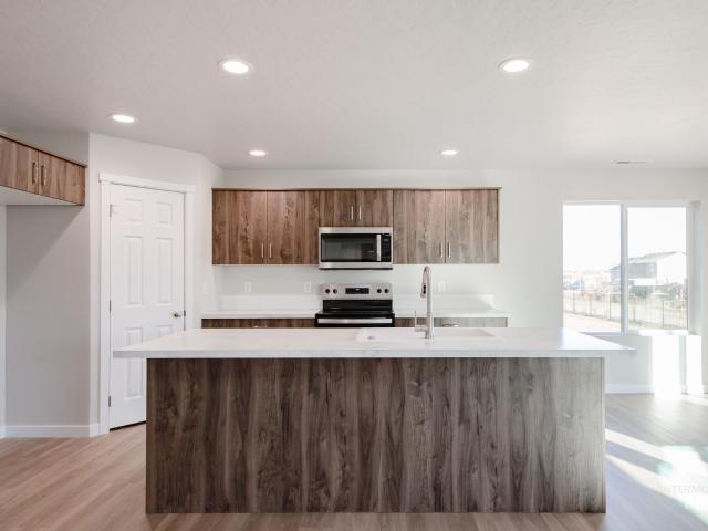 4577 S Amsterdam Ave