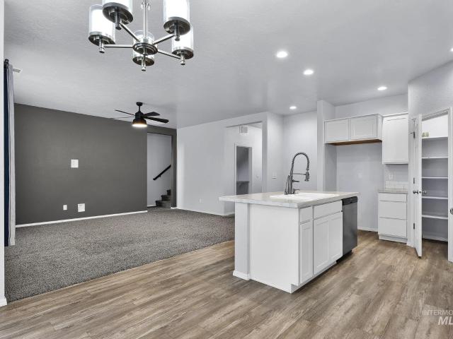 4578 W Silver River