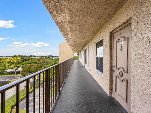 4570 NW 18th Ave, Unit 704, Deerfield Beach, FL 33064 | MLS #B26013