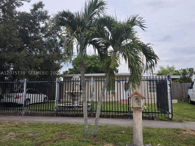4570 SW 39th St, West Park, FL 33023