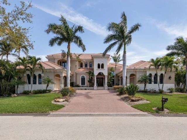 457 Anchorage Dr, Nokomis, FL 34275