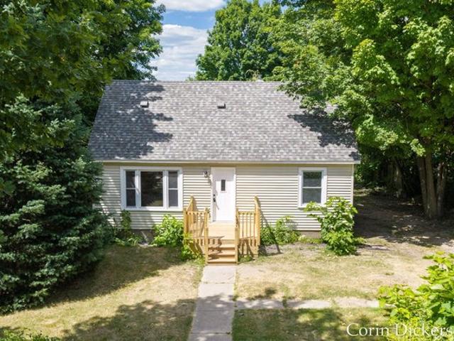 457 Booth St, Grand Ledge, MI 48837