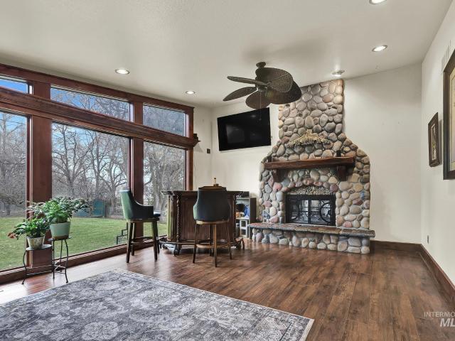 457 E Beacon Light Rd