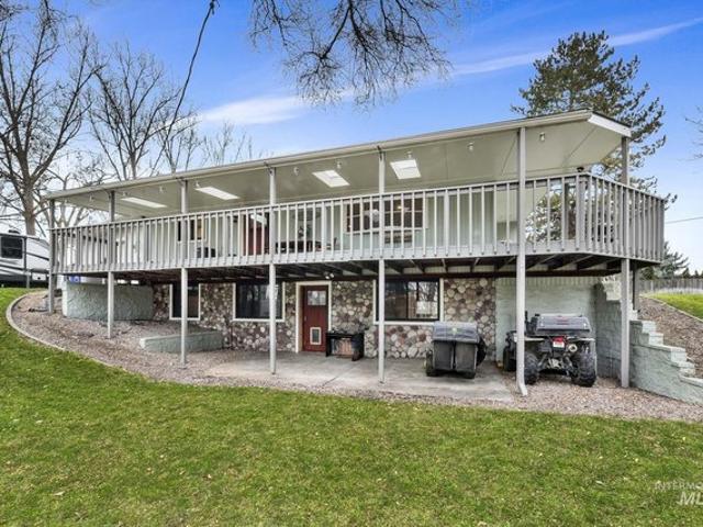 457 E Beacon Light Rd, Eagle, ID 83616