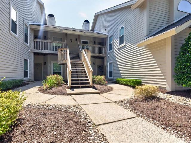 457 E Lake CIR