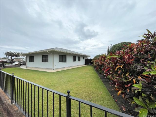 457 Halemaumau St, Honolulu, HI 96821 | MLS #202604 | Compass